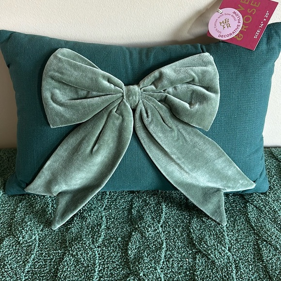 maeve & rose | Holiday | Maeve Rose Holiday Viral Bow Pillow Green ...